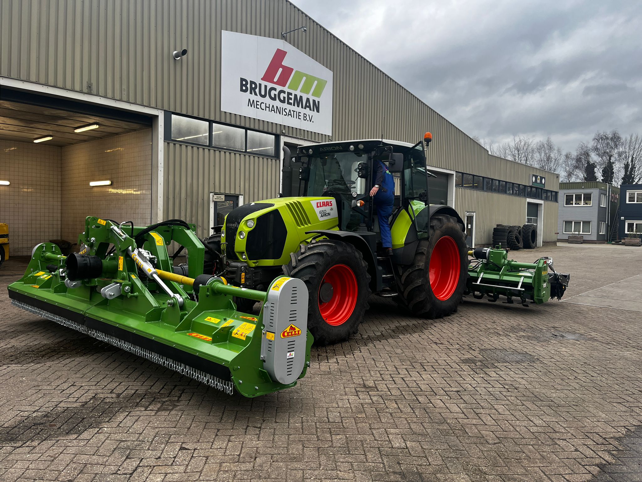 Afgeleverd nieuwe Celli Gemini 260P front klepelmaaier en Pioneer 260P ...