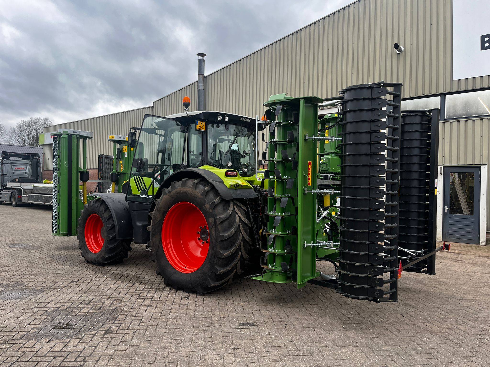 Afgeleverd nieuwe Celli Gemini 260P front klepelmaaier en Pioneer 260P ...