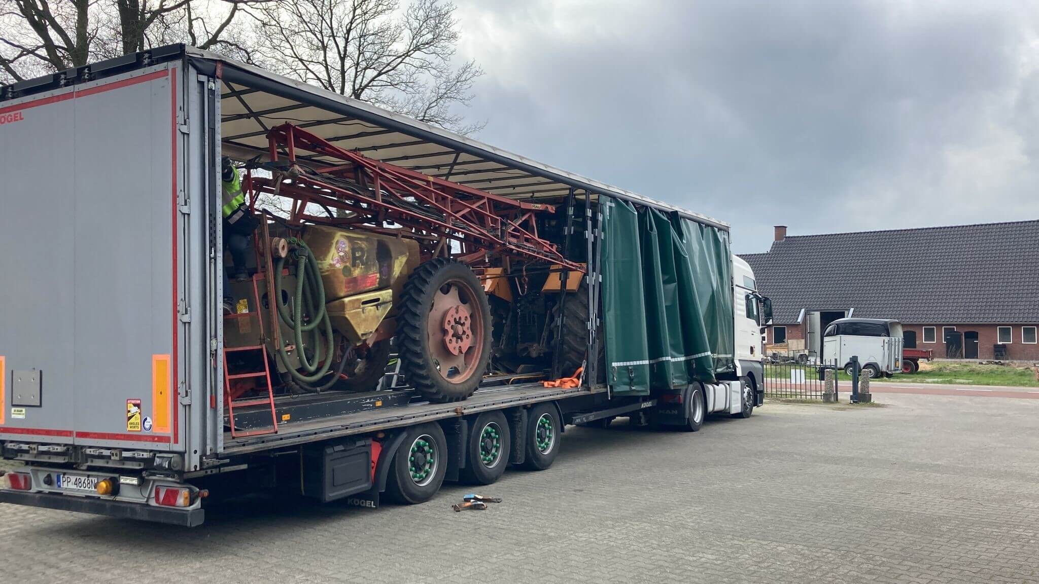 Afgeleverd aan Loonbedrijf JWD Markvoort, nieuwe Hommes 70m3 ...