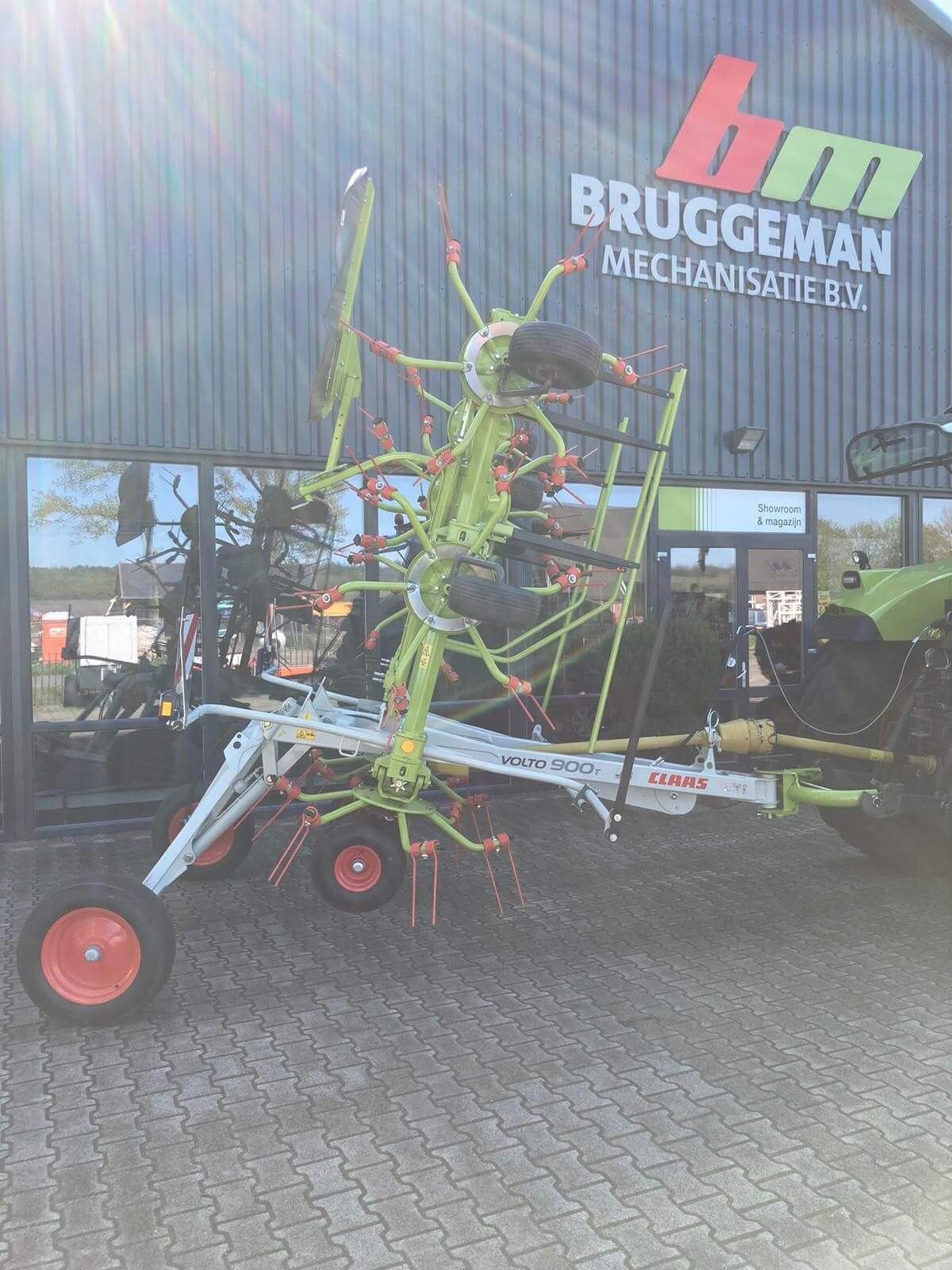 Afgeleverd: Nieuwe Claas Volto 900T in Zuna Afgeleverd. Bruggeman ...